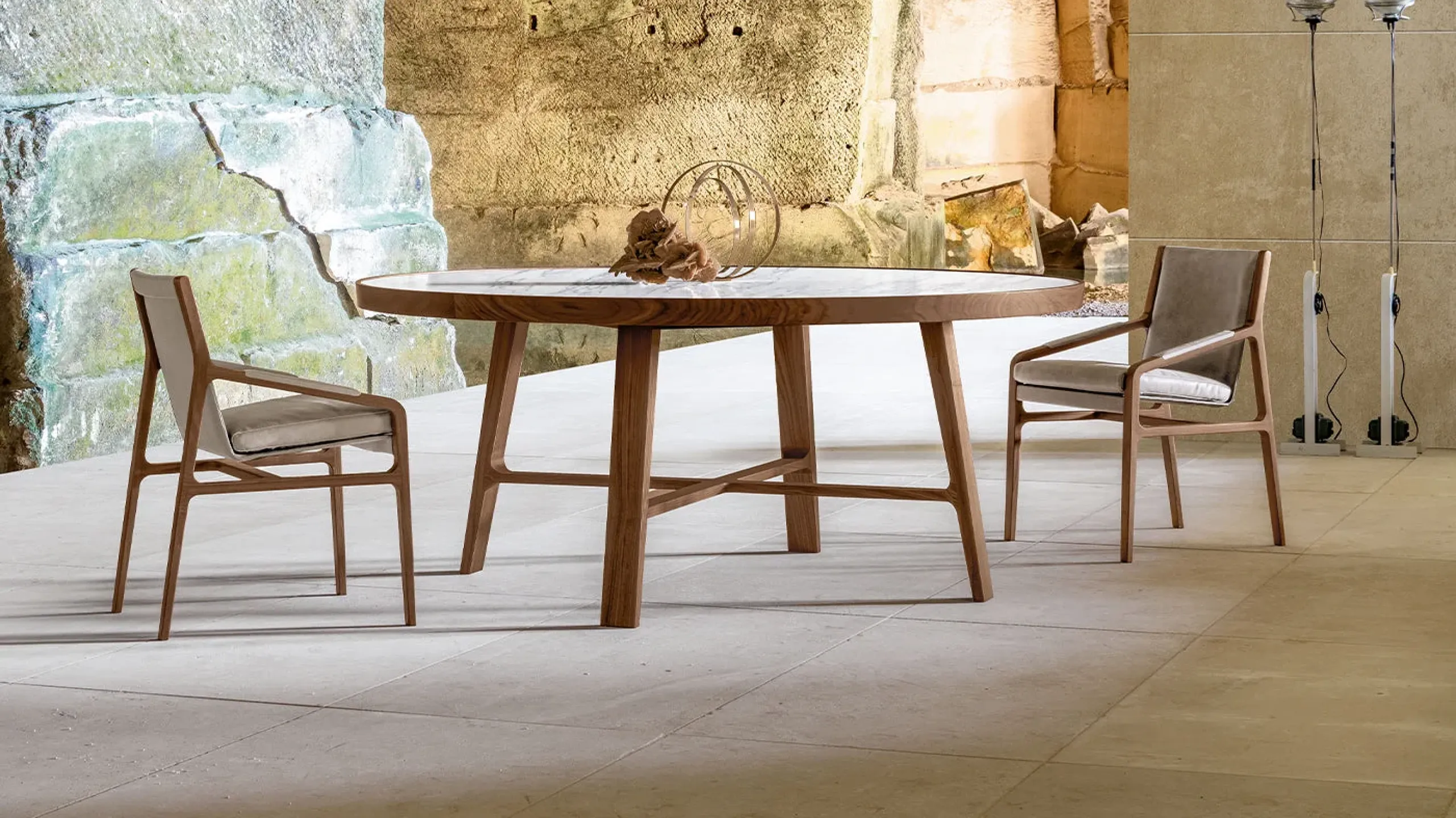 Do Round Dining Tables Work in Rectangular Rooms? Tips for Perfect Styling